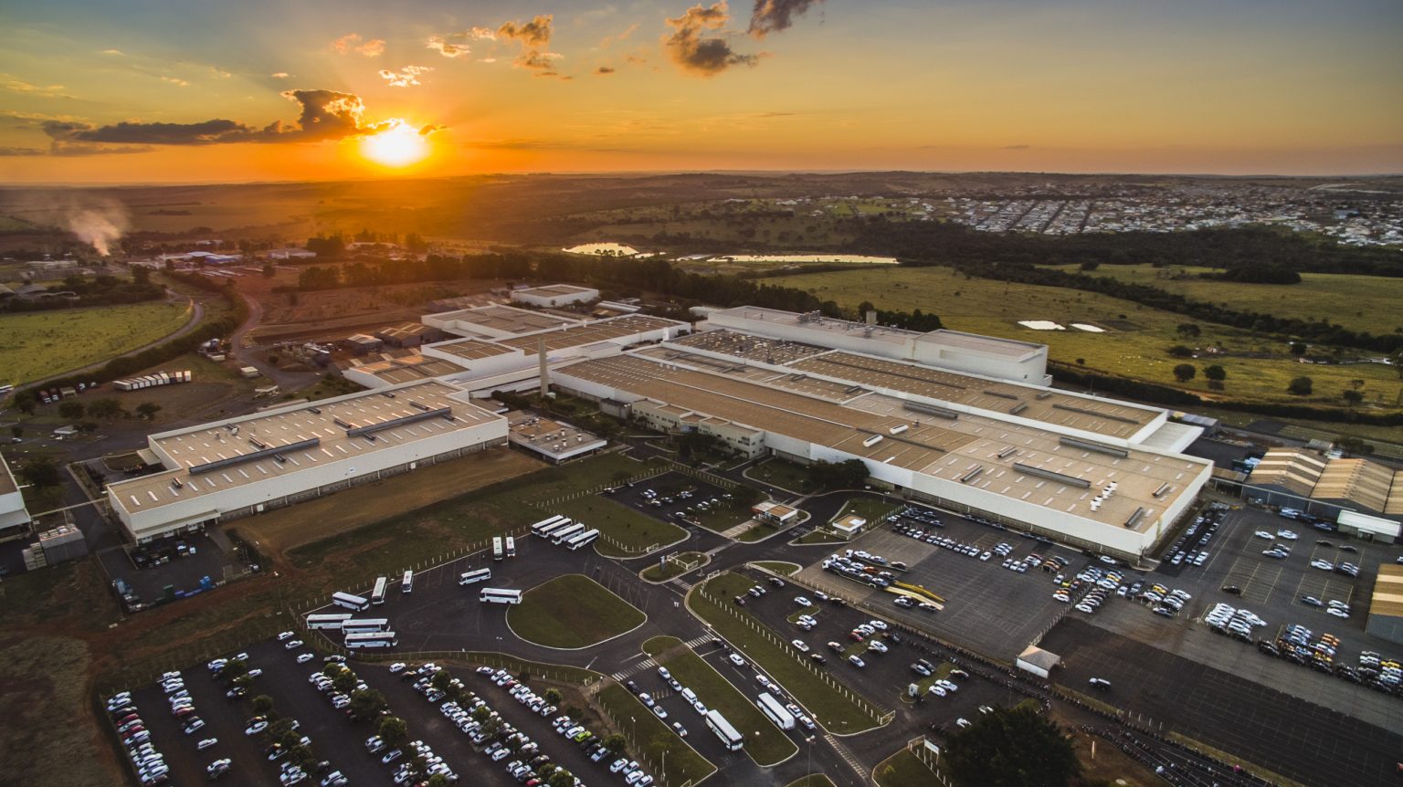 HPE – HPE Automotores is the official representative of the Mitsubishi ...